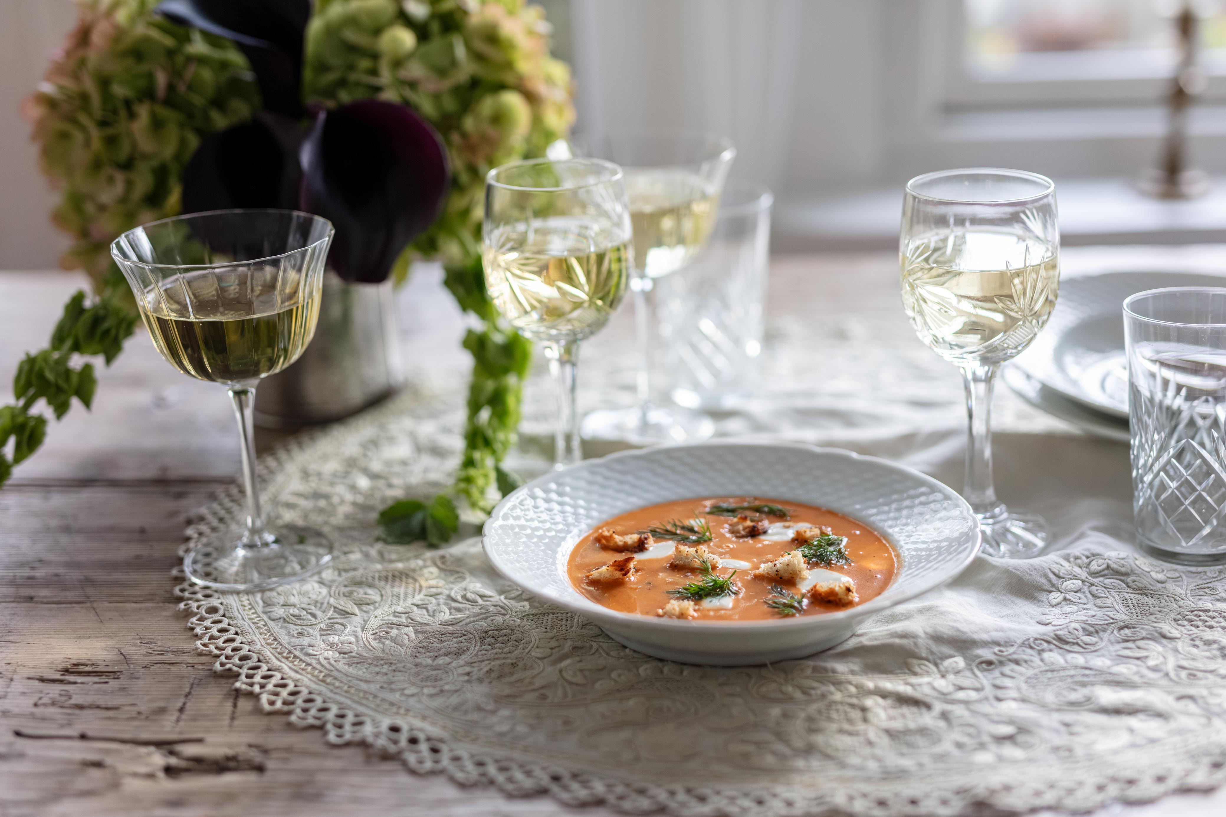 Klassisk hummersuppe med fraiche og dild | Løgismose