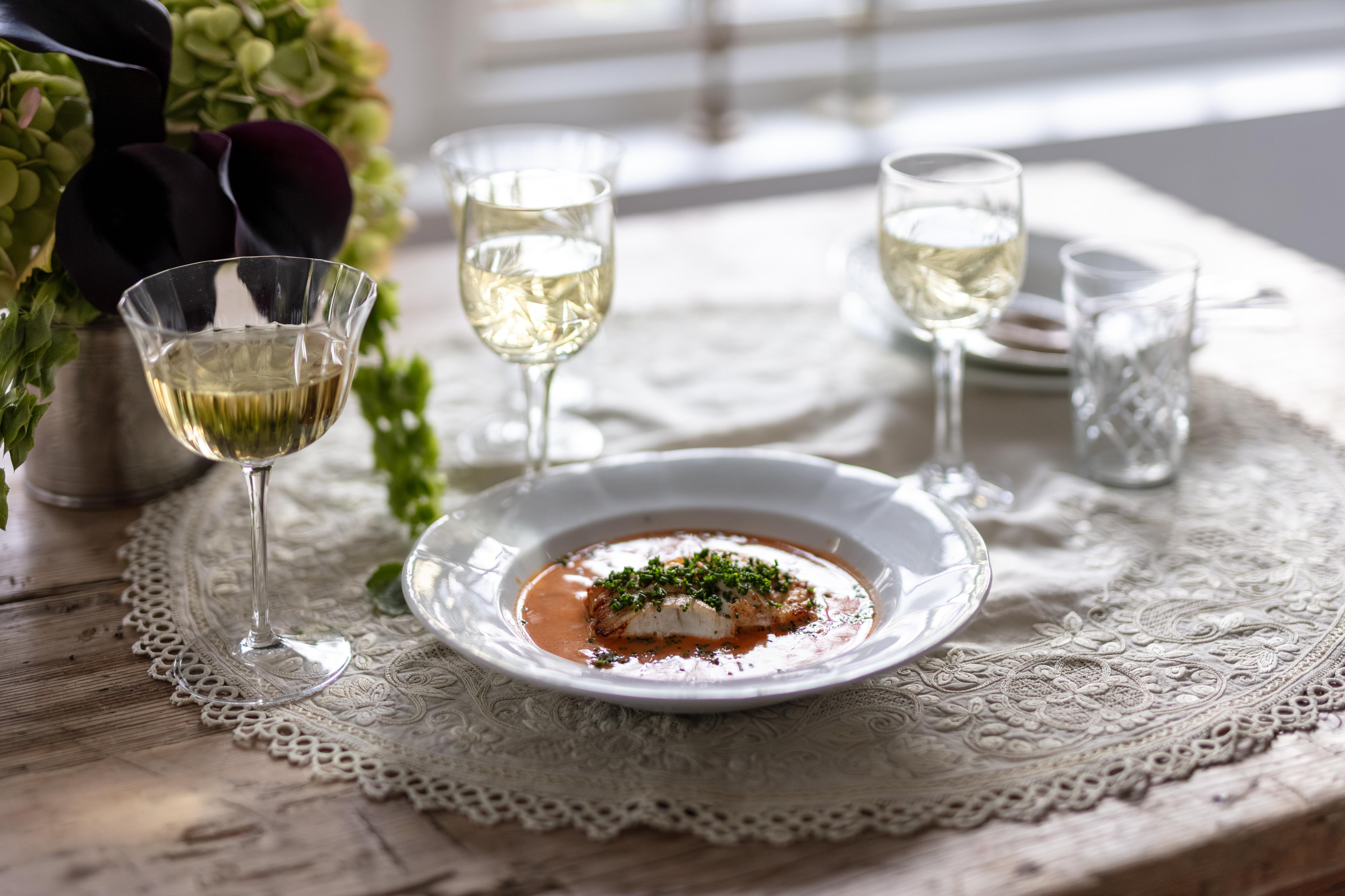 Klassisk hummersuppe med hvid fisk | Løgismose