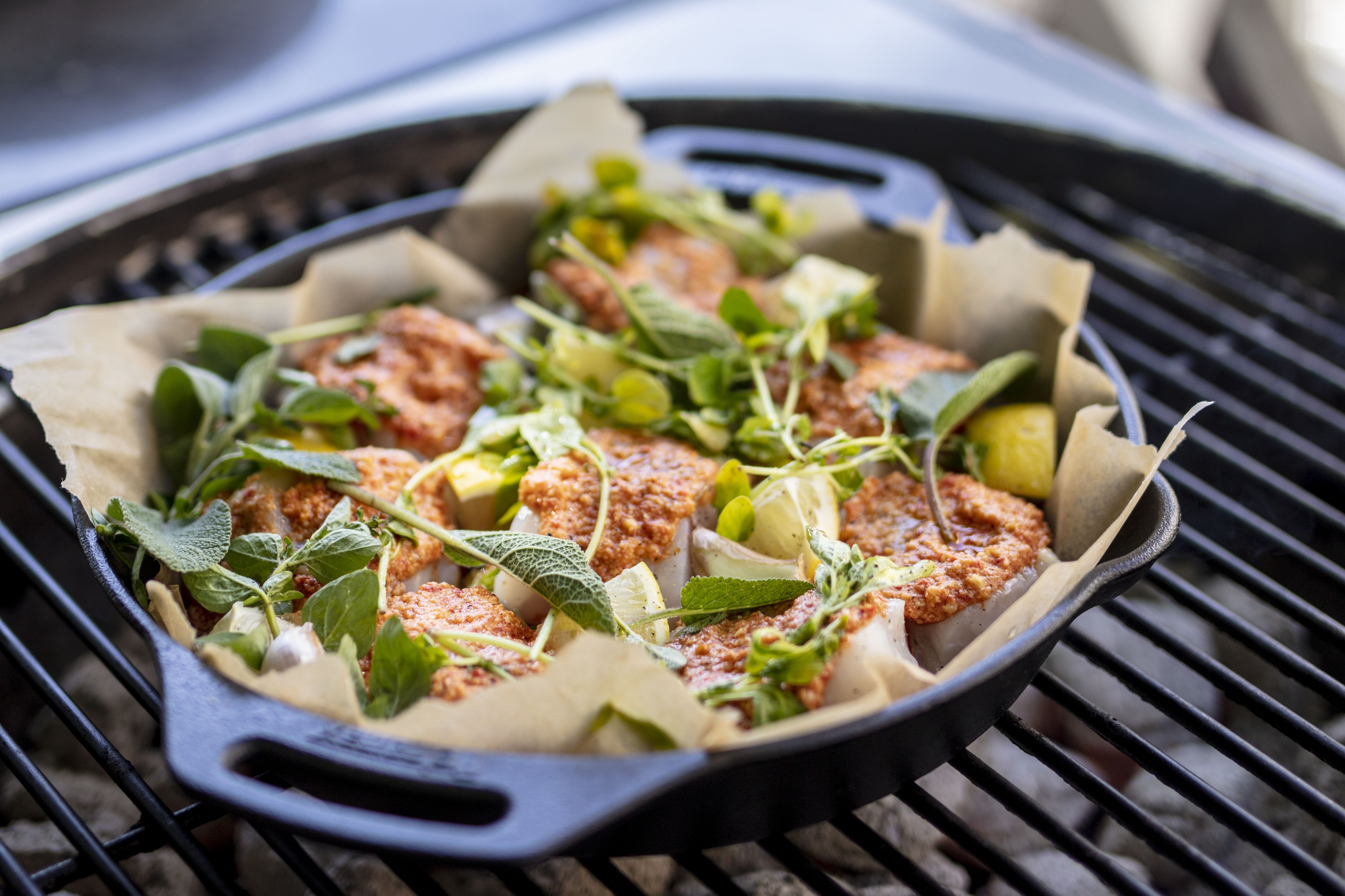 Opskrift på fisk med pesto og citron | Løgismose