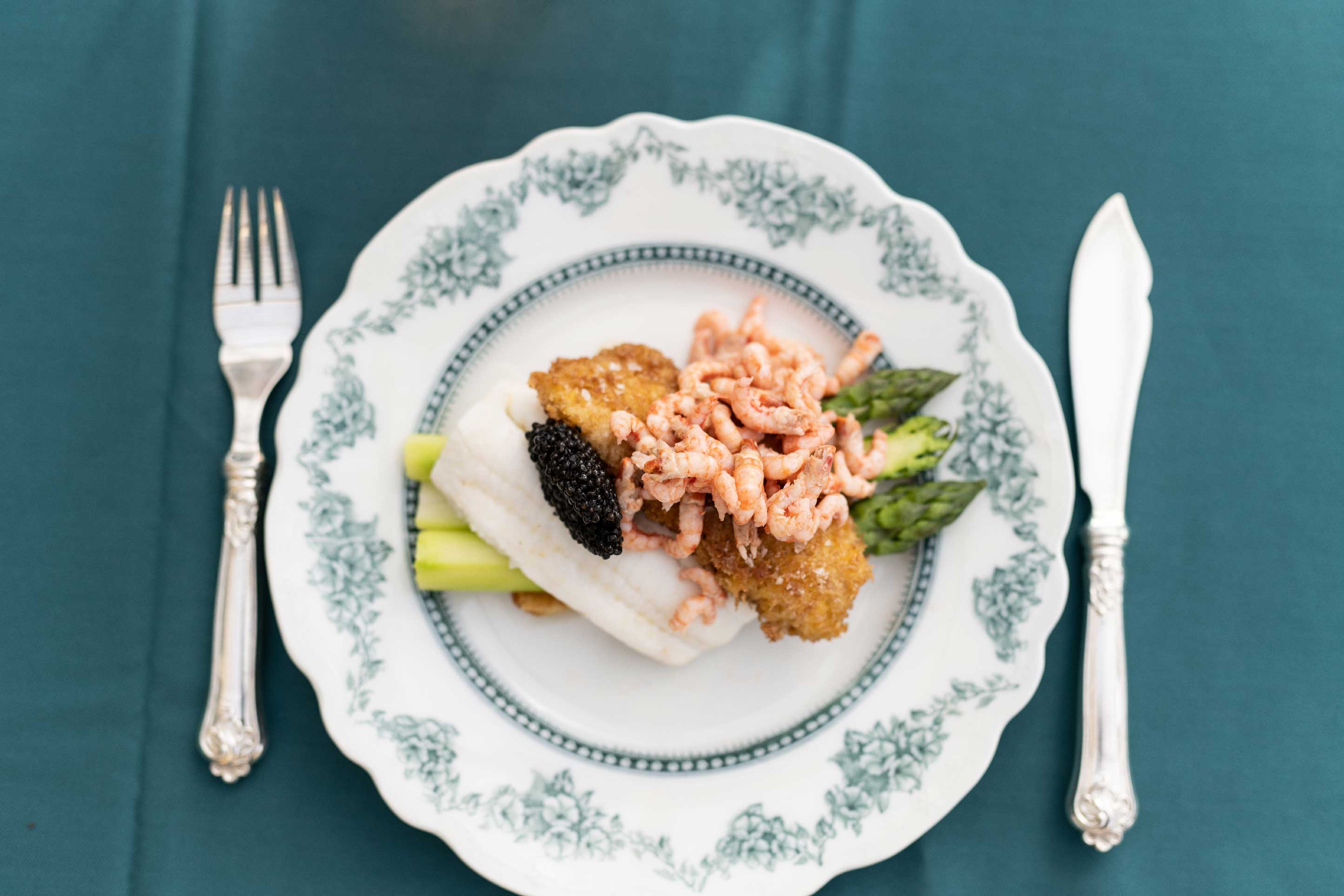 Stjerneskud med asparges, fjordrejer og caviar | Løgismose